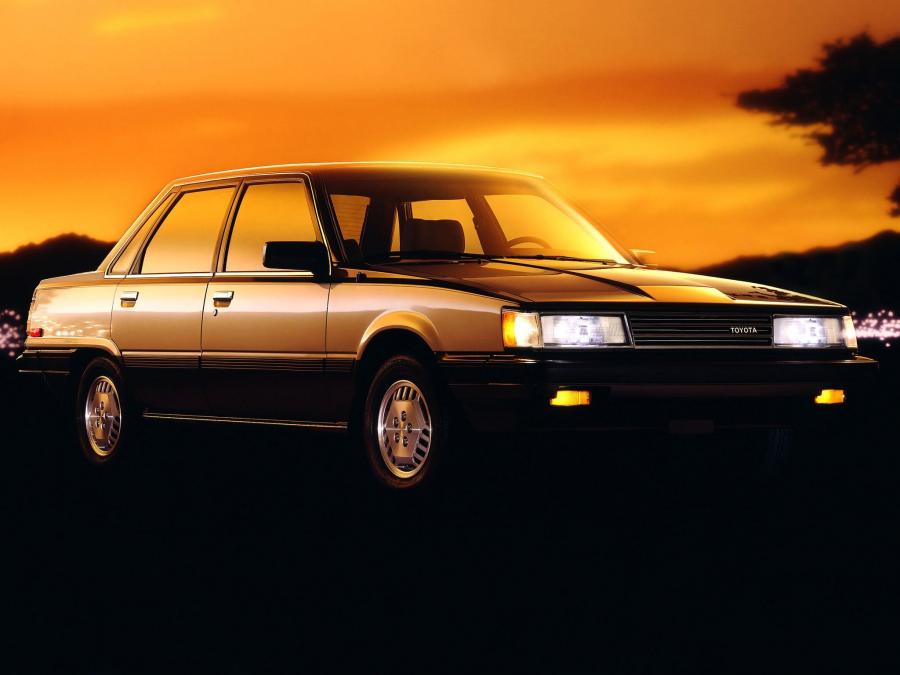 Toyota Camry LE 1984 года выпуска для рынка США. Фото 1. VERcity