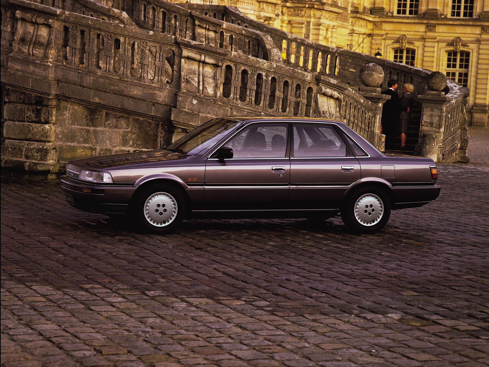 Toyota Camry Sedan 1986 года выпуска. Фото 1. VERcity