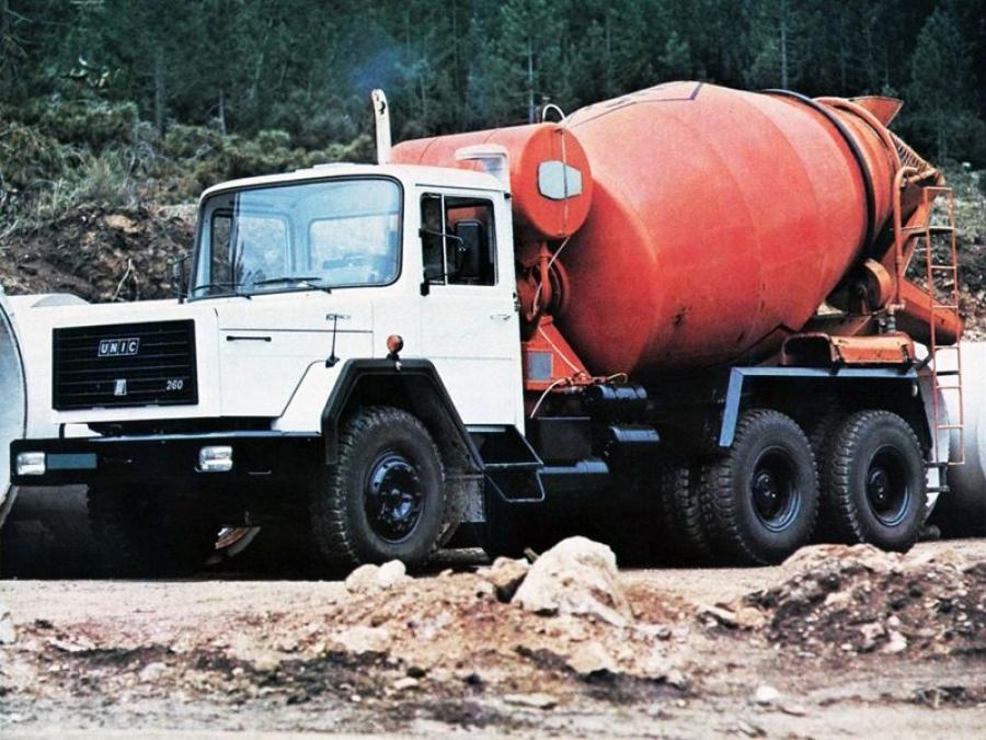 UNIC 260 PC26 6x6 1977 года выпуска. Фото 1. VERcity