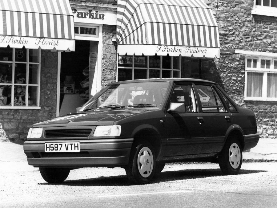 Vauxhall Nova Saloon Merit 4-Door 1990 года выпуска. Фото 1. VERcity