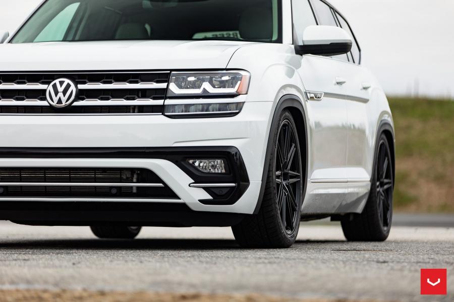 Детали экстерьера Volkswagen Atlas R-Line on Vossen Wheels (CV10) 2019 ...