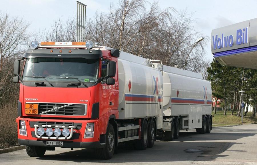 Volvo FH12 480 6x2 Rigid Sleeper Cab with Tanker Body 2002 года выпуска ...