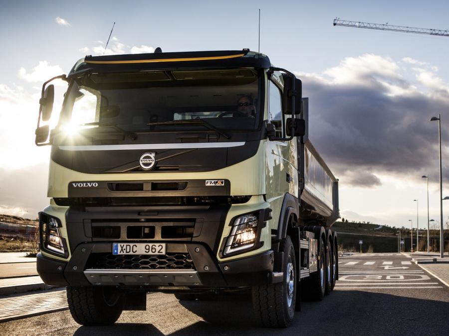 Volvo FMX 8x4 Tridem Tipper 2013 года выпуска. Фото 1. VERcity