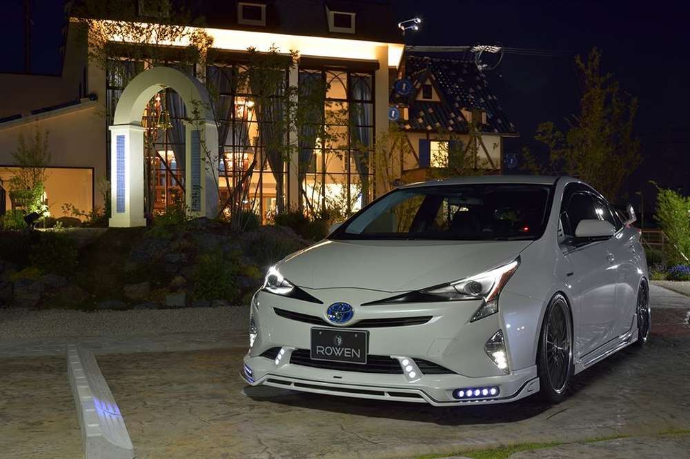 Ателье Rowen представило новый тюнинг для Toyota Prius в стиле гонок GT3