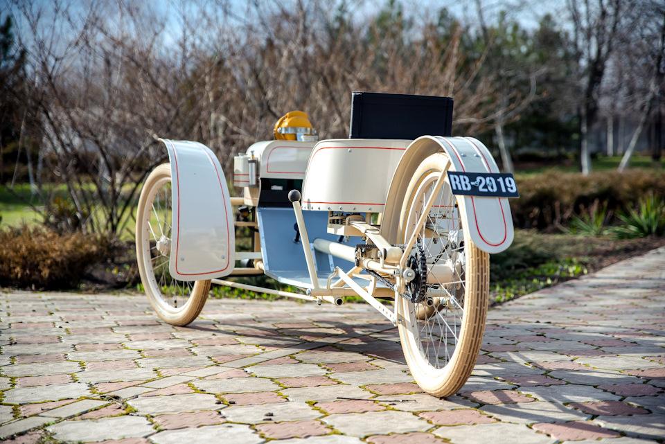 Реплика трицикла Morgan Runabout 1909 - кремовая красавица
